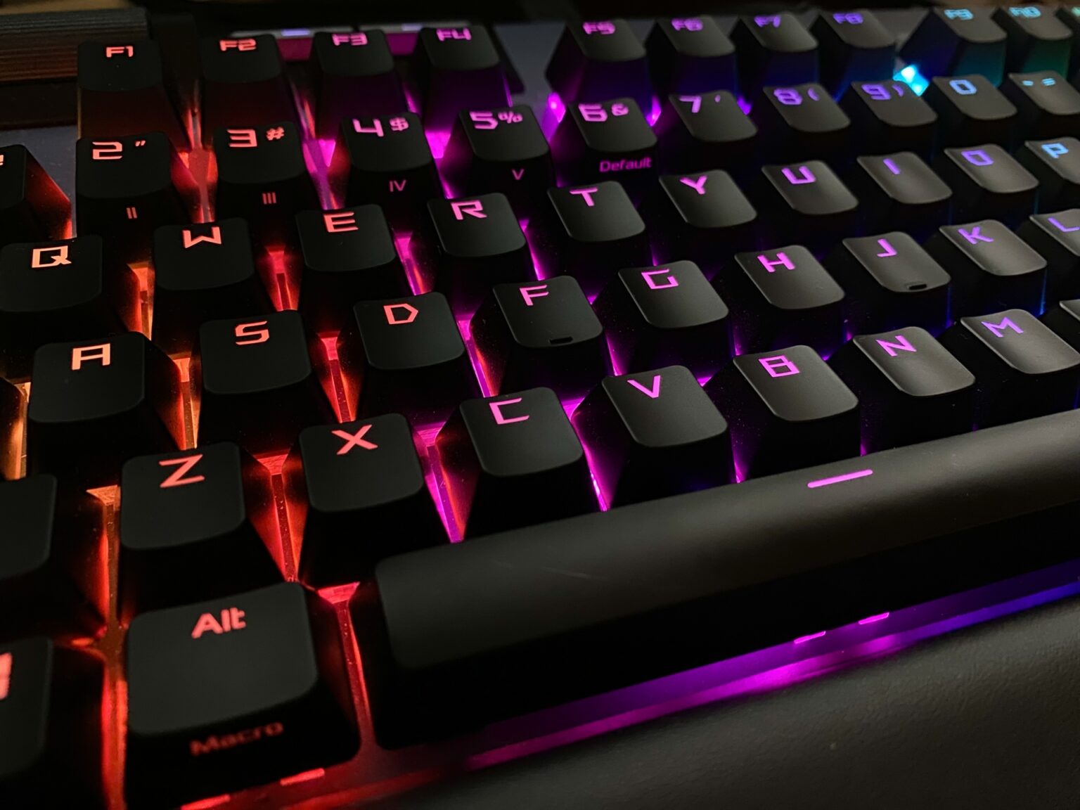 iPhoneでWindowsをエミュレートする無料アプリUTM SEの使い方とその魅力：最新ガイド | Gadget Hack